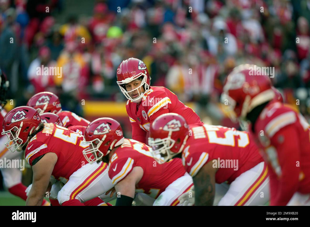 Kansas City Chiefs quarterback Patrick Mahomes waits for the snap ...