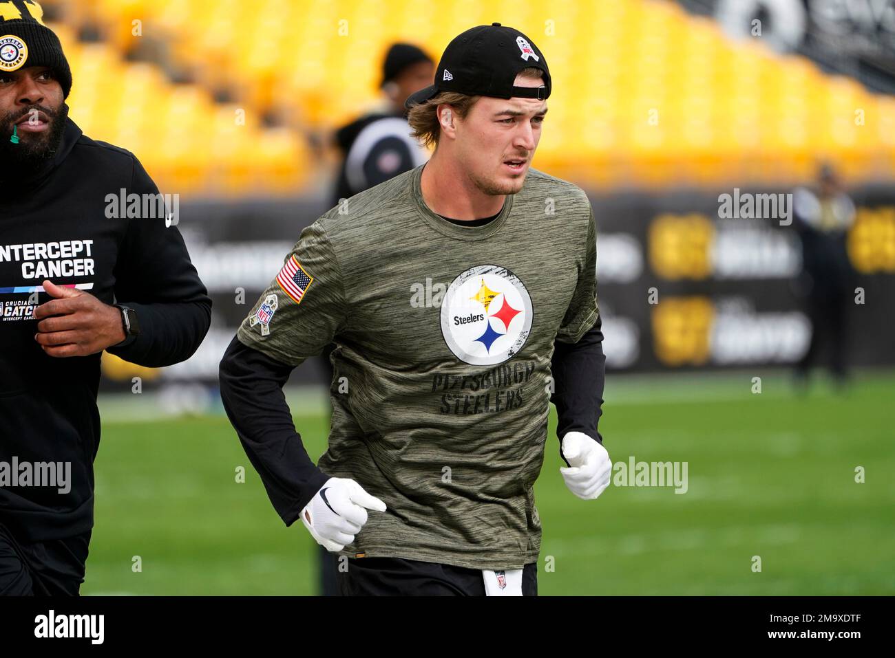 Pittsburgh Steelers quarterback Kenny Pickett, right, warms up before ...