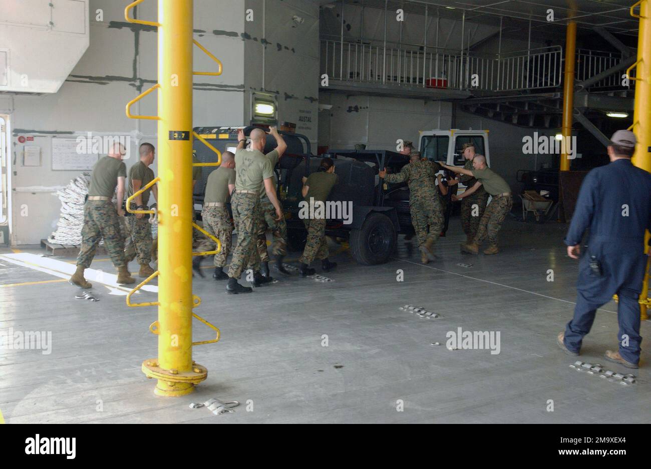 040213-M-7403H-003. Base: Westpac Express (HSV 4676 Stock Photo - Alamy