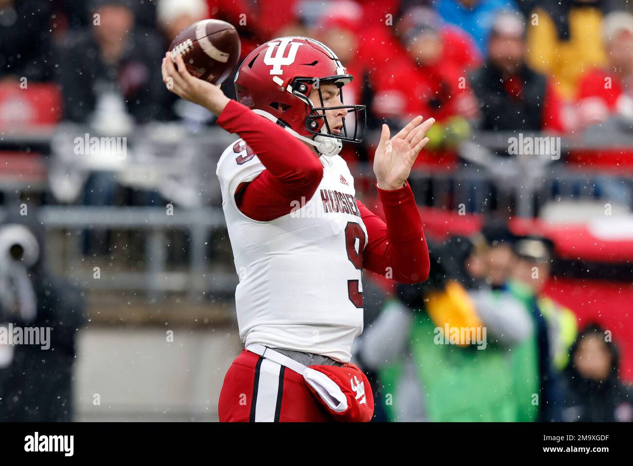 Indiana quarterback Connor Bazelak passes against Ohio State during an ...