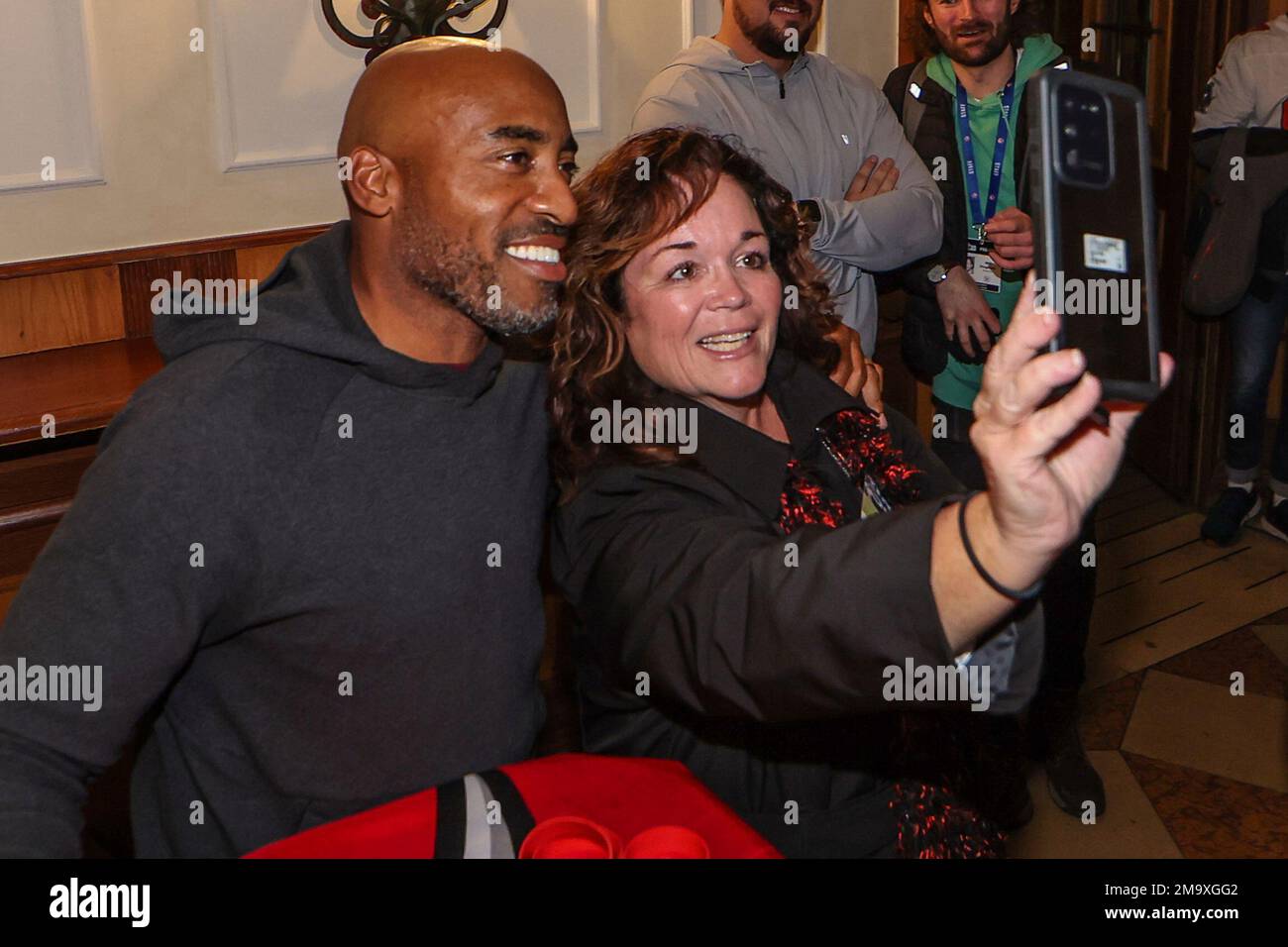 Buccaneers alumnus Ronde Barber posed for photos with fans and signed ...