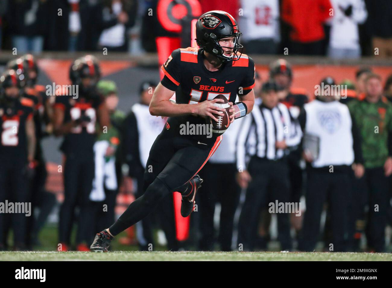 Oregon State quarterback Ben Gulbranson (17) looks for a receiver ...
