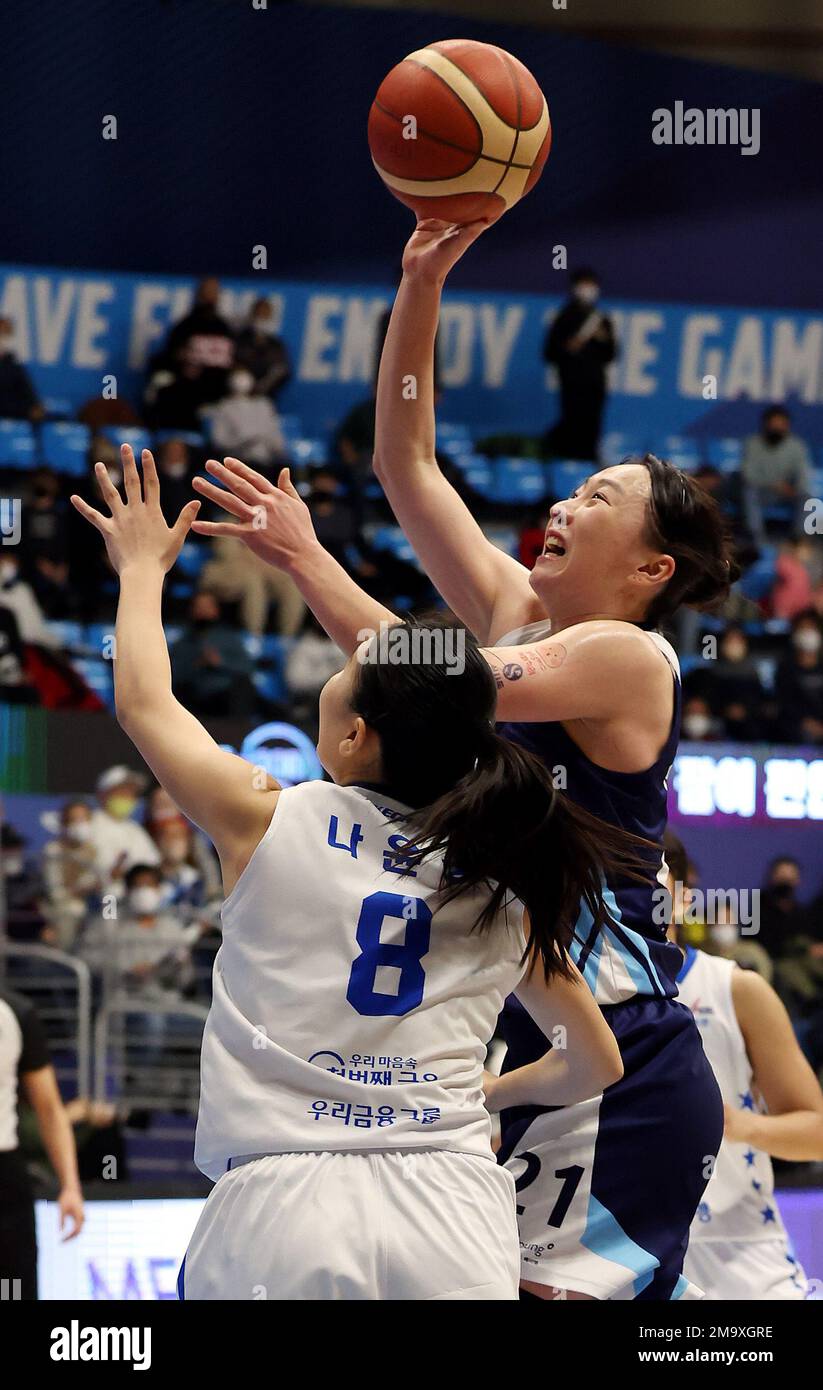 19th Jan, 2023. Basketball: Shinhan Bank S-Birds vs. Woori Bank Wibee ...