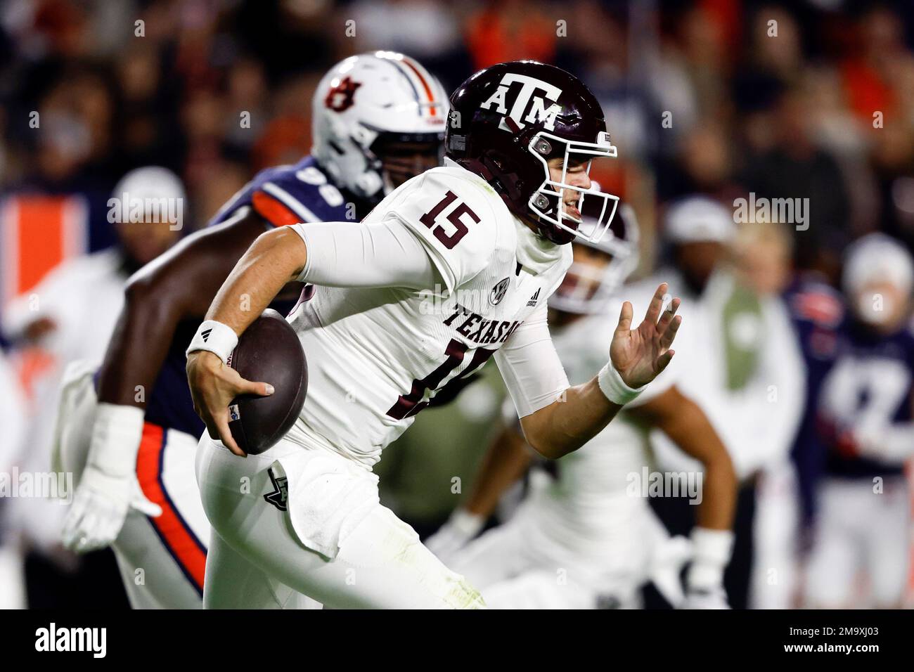 Texas A&M quarterback Conner Weigman (15) carries the ball against ...