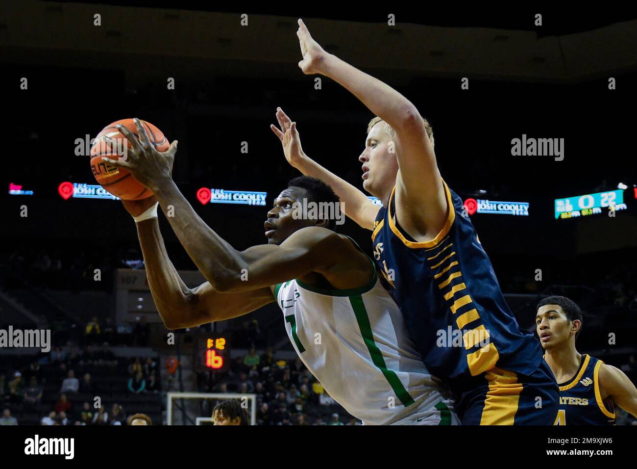 Oregon center N'Faly Dante (1) is guarded by UC Irvine center Bent ...
