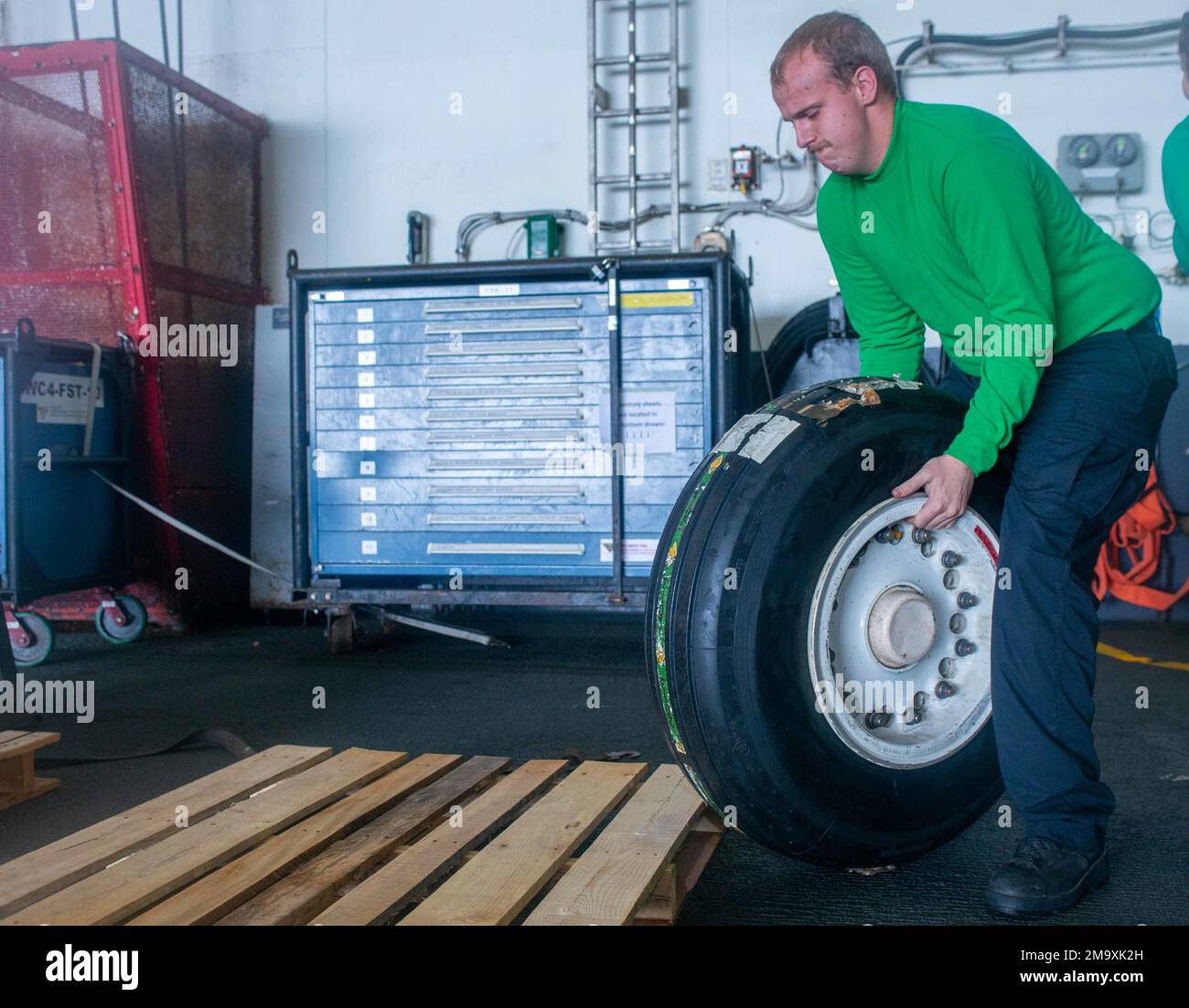 220521-N-JO823-1016 PACIFIC OCEAN (May 21, 2022) Aviation Structural ...