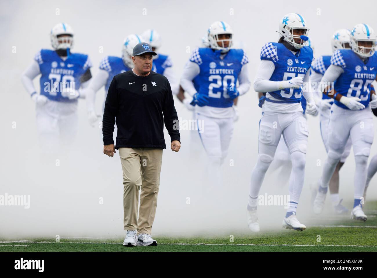 Kentucky head coach Mark Stoops walks out with his team before an NCAA ...