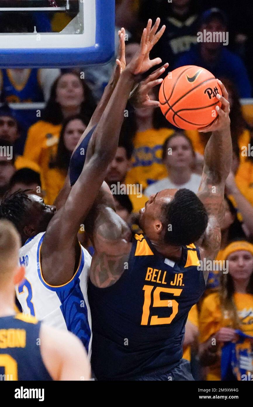 West Virginia's Jimmy Bell Jr. (15) shoots as Pittsburgh's Federiko ...