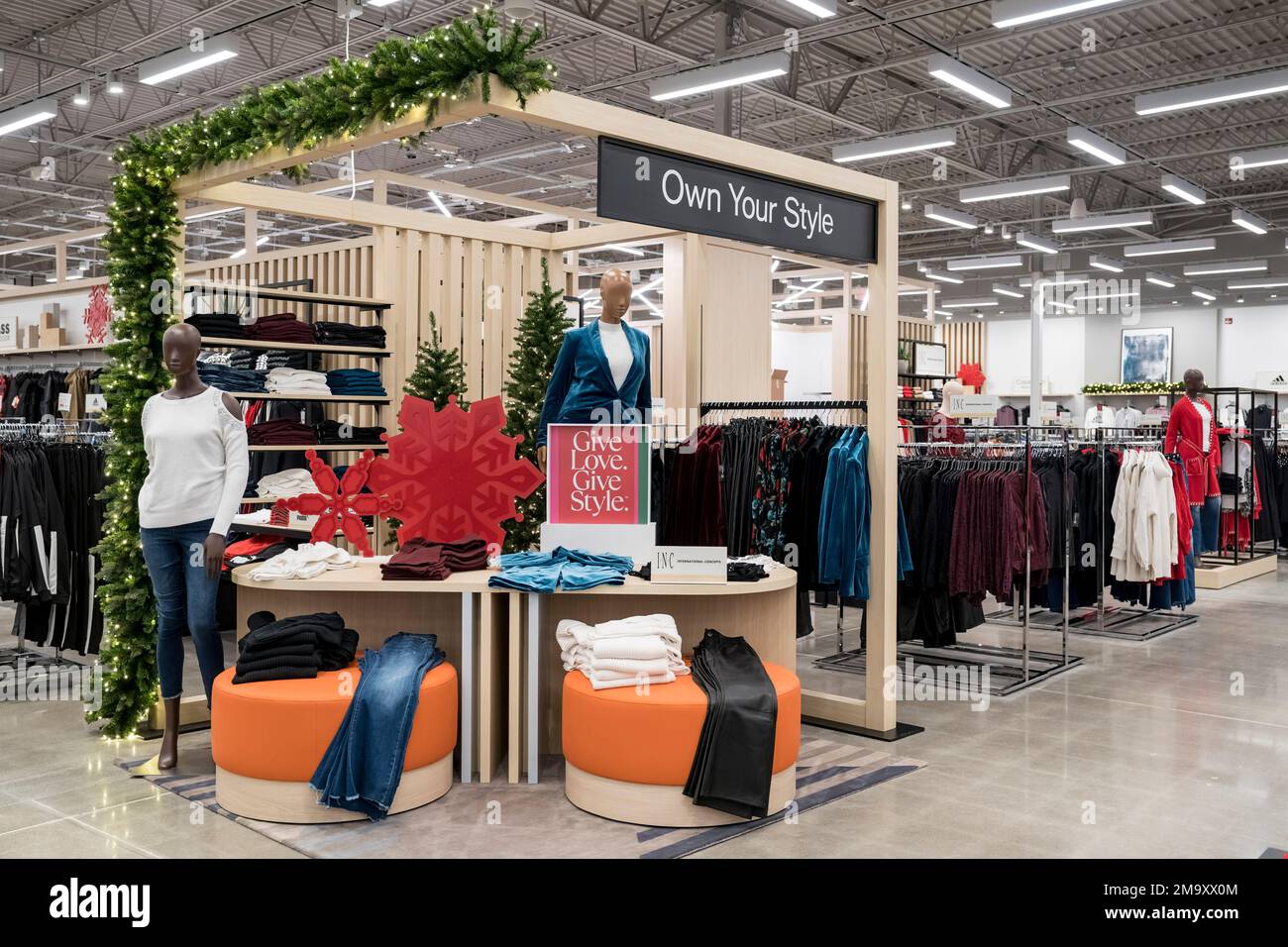 IMAGE DISTRIBUTED FOR MACY, INC. - Macy's celebrates the grand opening ...
