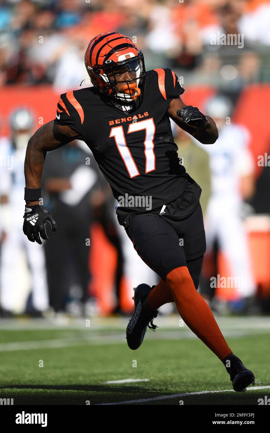 Cincinnati Bengals wide receiver Stanley Morgan (17) runs for the play ...