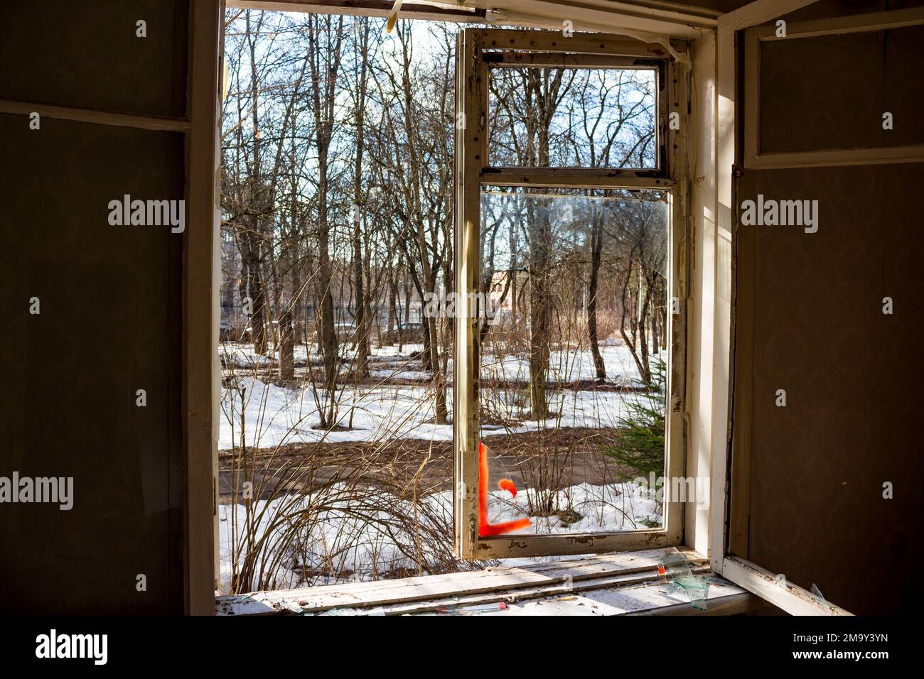 Broken window theory hi-res stock photography and images - Alamy