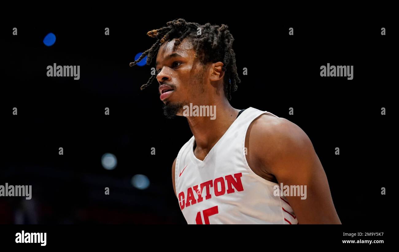 Dayton forward DaRon Holmes II (15) plays during an NCAA college ...