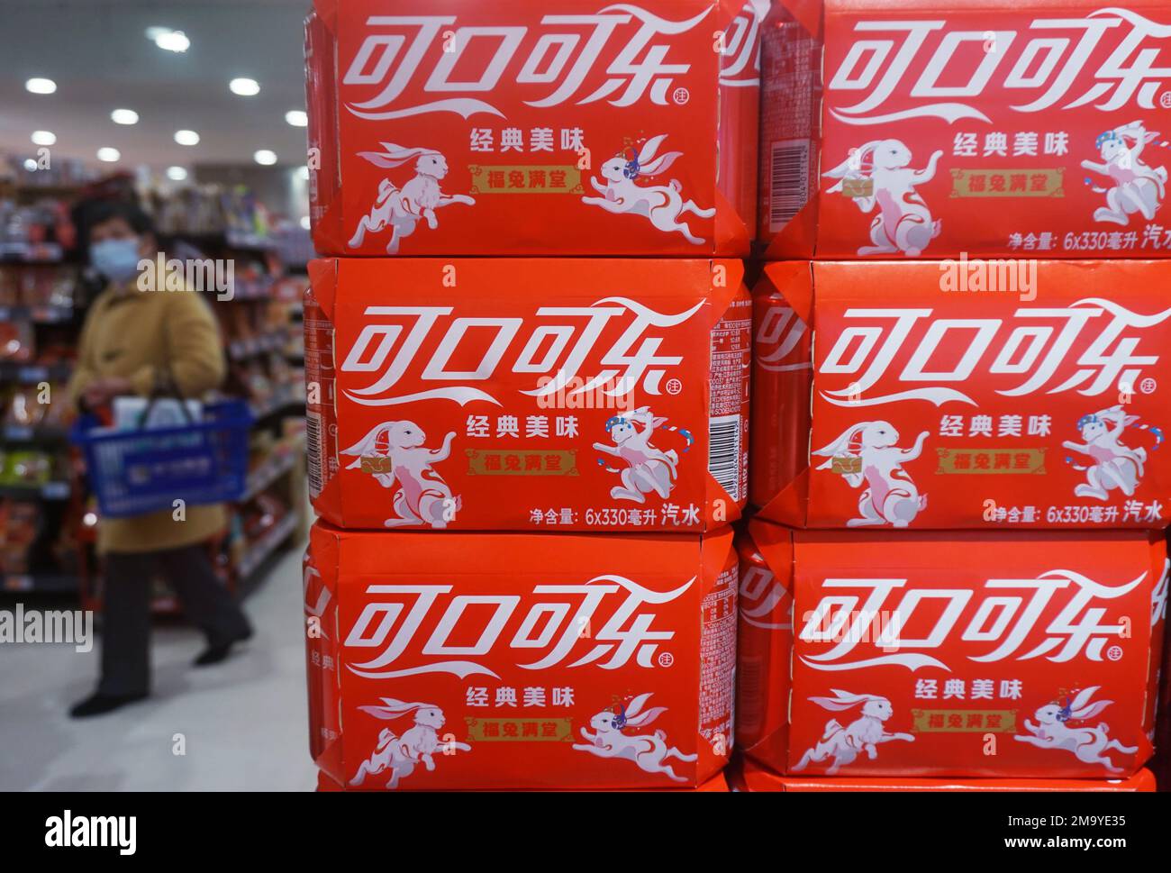 HANGZHOU, CHINA - JANUARY 19, 2023 - Customers buy Coca-Cola Limited ...