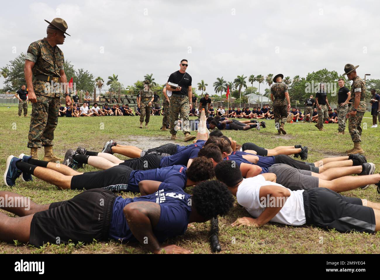 Poolees from Marine Corps Recruiting Station Fort Lauderdale compete in ...
