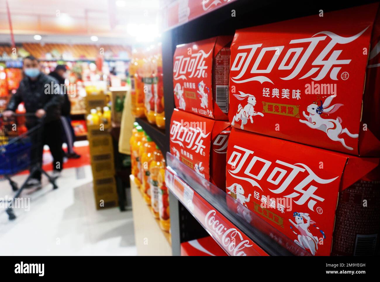 HANGZHOU, CHINA - JANUARY 19, 2023 - Customers buy Coca-Cola Limited ...