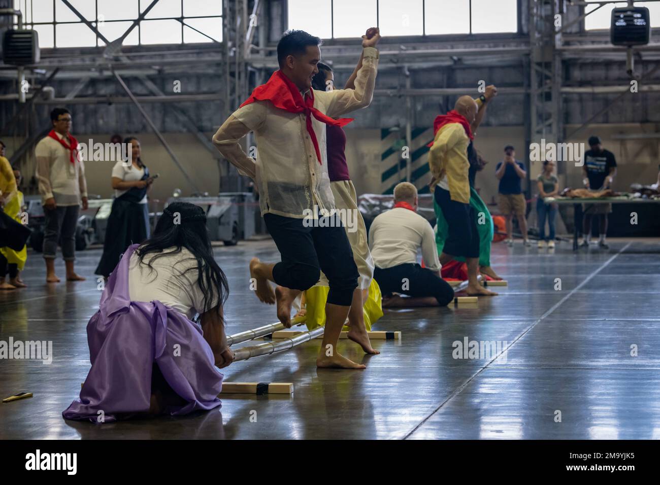 Filipino tinikling hi-res stock photography and images - Alamy