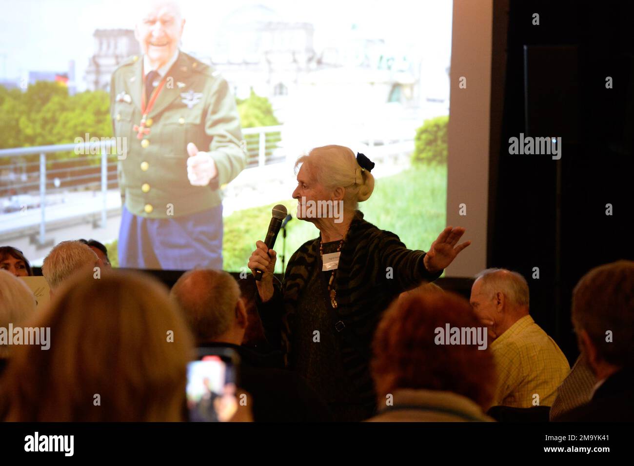 Col gail halverson hi-res stock photography and images - Alamy