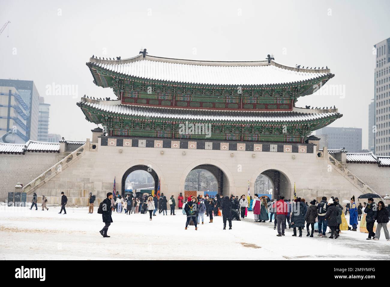 Seoul, Korea. 21st Dec, 2022. Gyeongbokgung Palace front gates on a ...