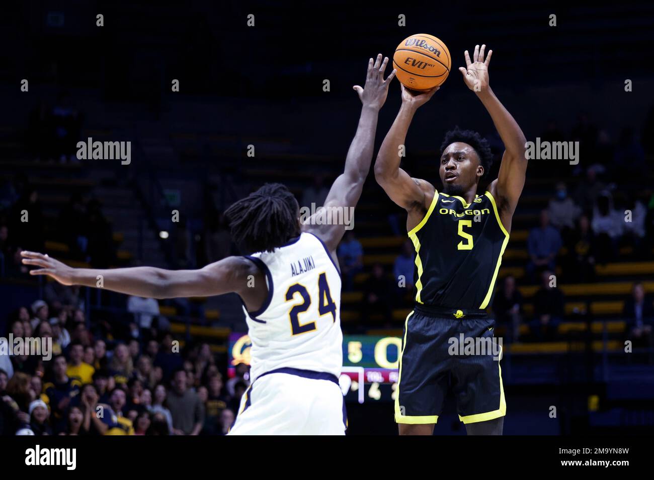 Oregon guard Jermaine Couisnard (5) shoots against California forward ...