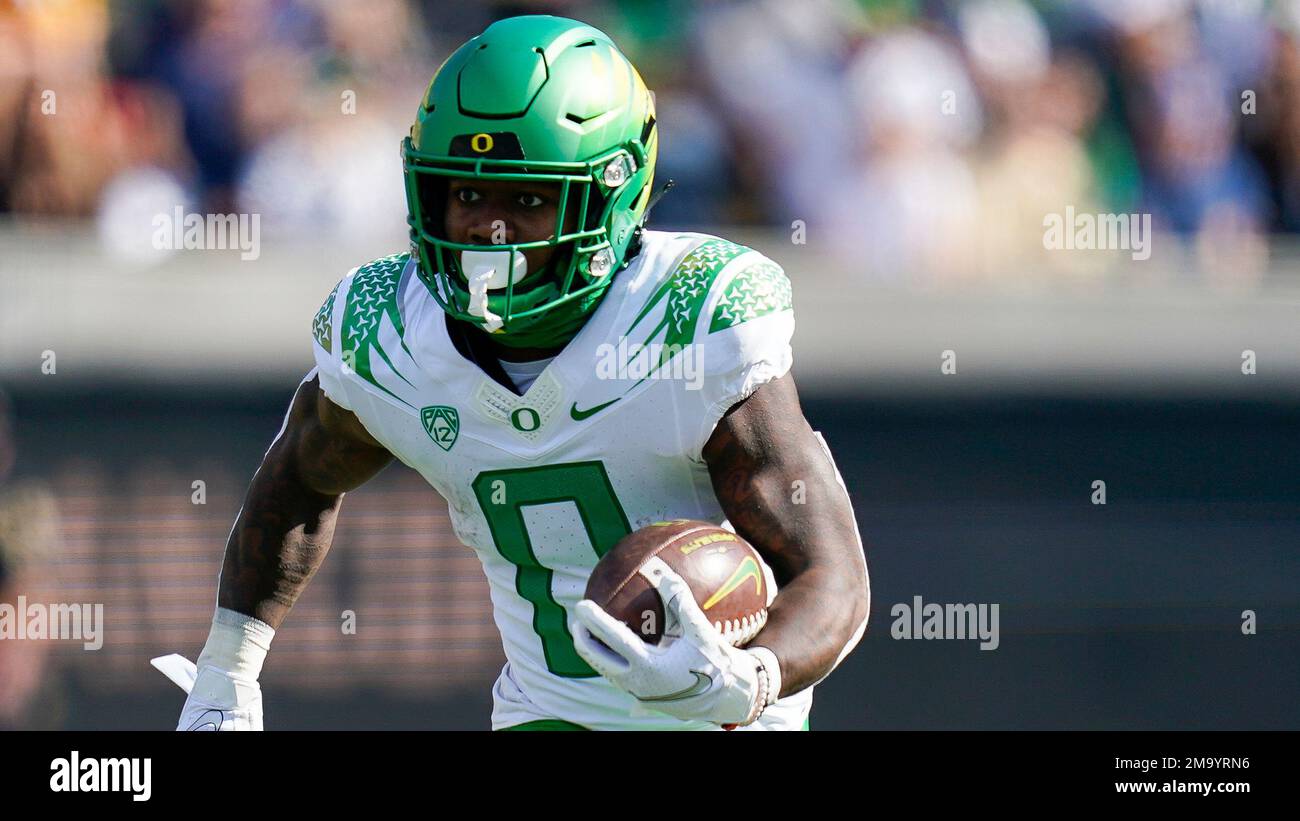 Oregon running back Bucky Irving runs with the ball against California ...