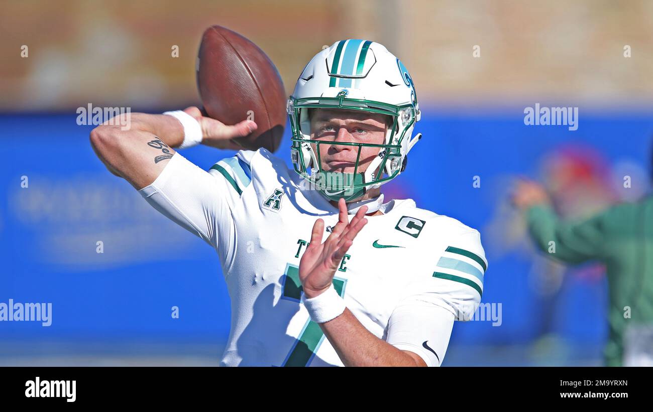 Tulane quarterback Michael Pratt warms up prior to an NCAA college ...