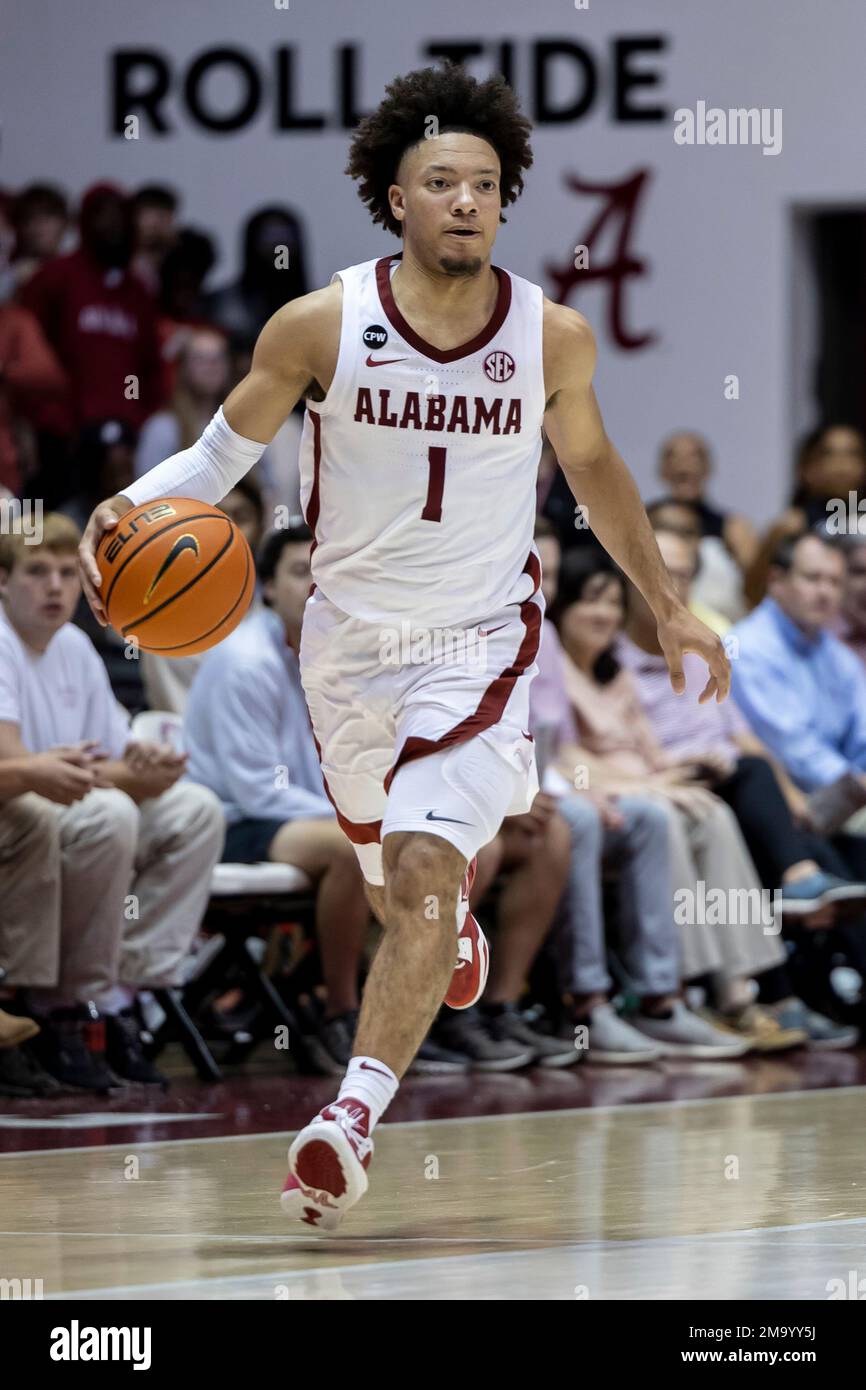 Alabama guard Mark Sears (1) works the ball down the court against ...