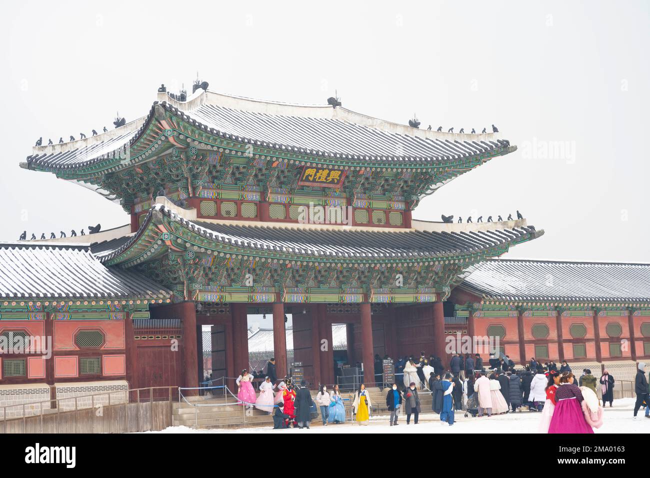 Seoul, Korea. 21st Dec, 2022. Gyeongbokgung Palace front gates on a ...