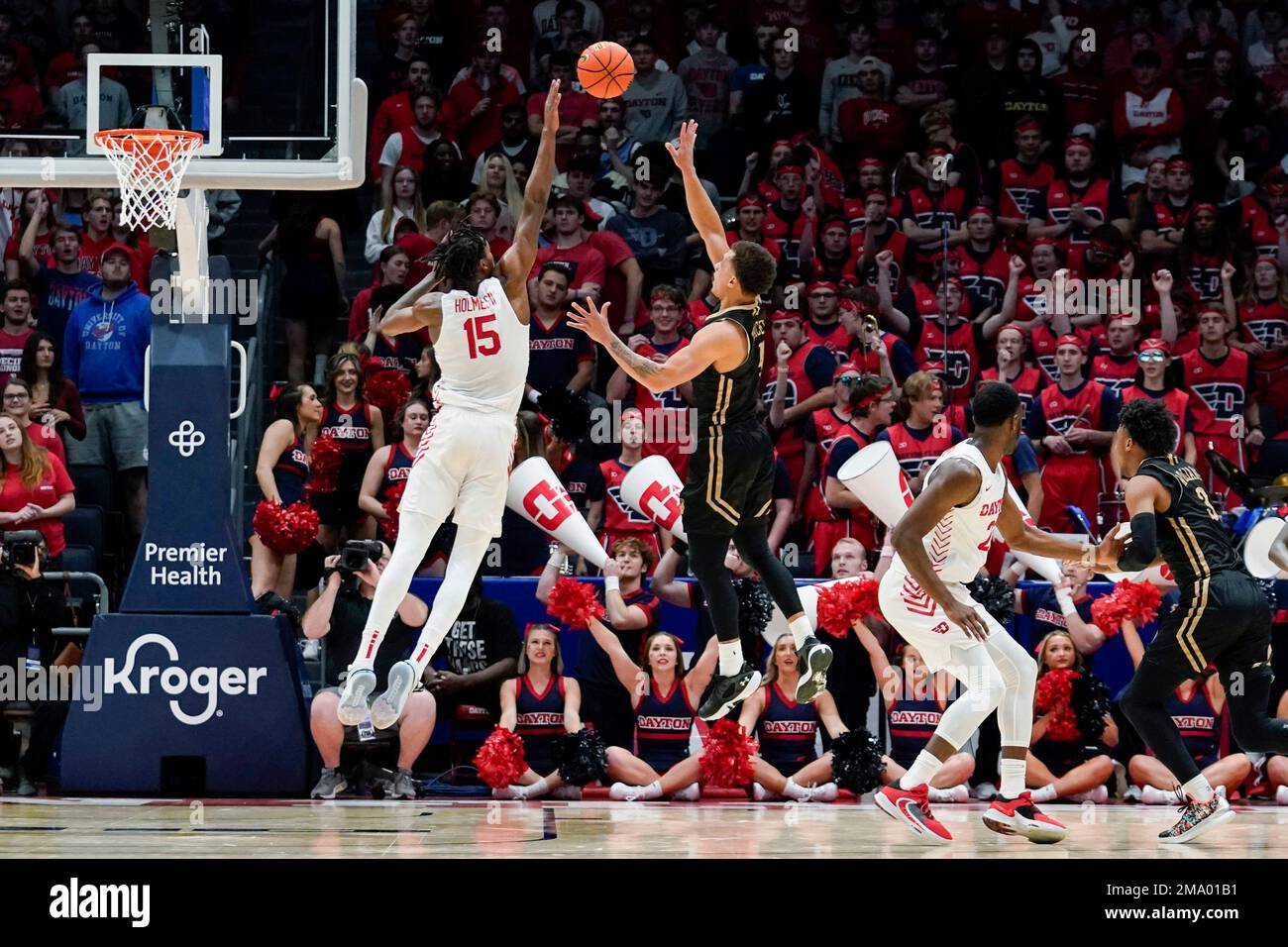 Lindenwood's Jacob Tracey, center, shoots past Dayton's DaRon Holmes II ...