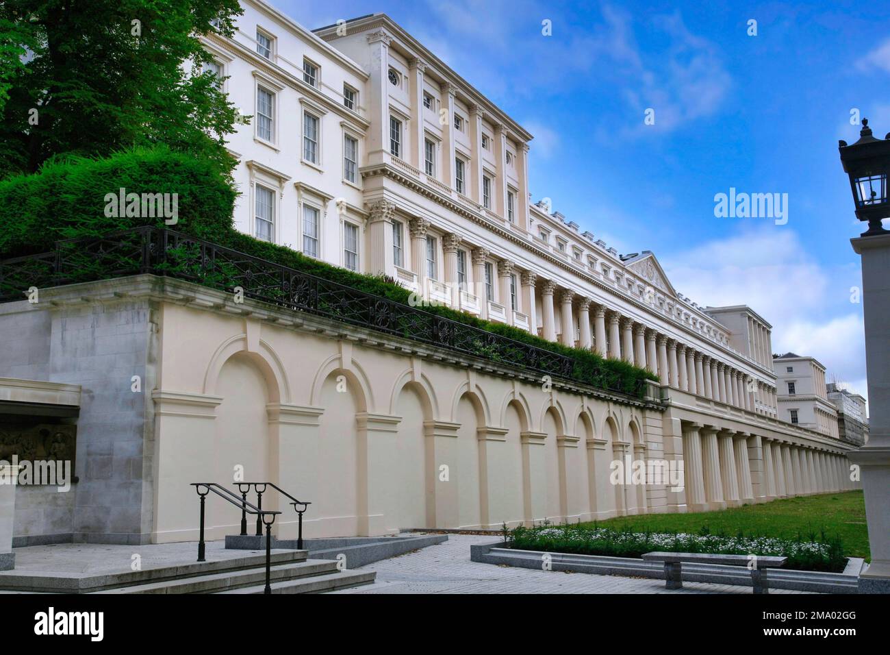 Terrace london hi-res stock photography and images - Alamy
