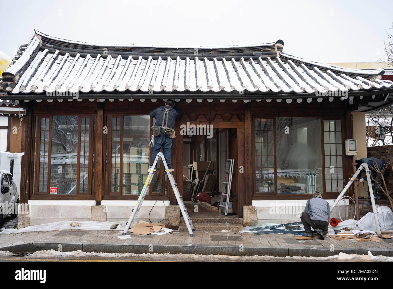 Korean hanoks hi-res stock photography and images - Alamy