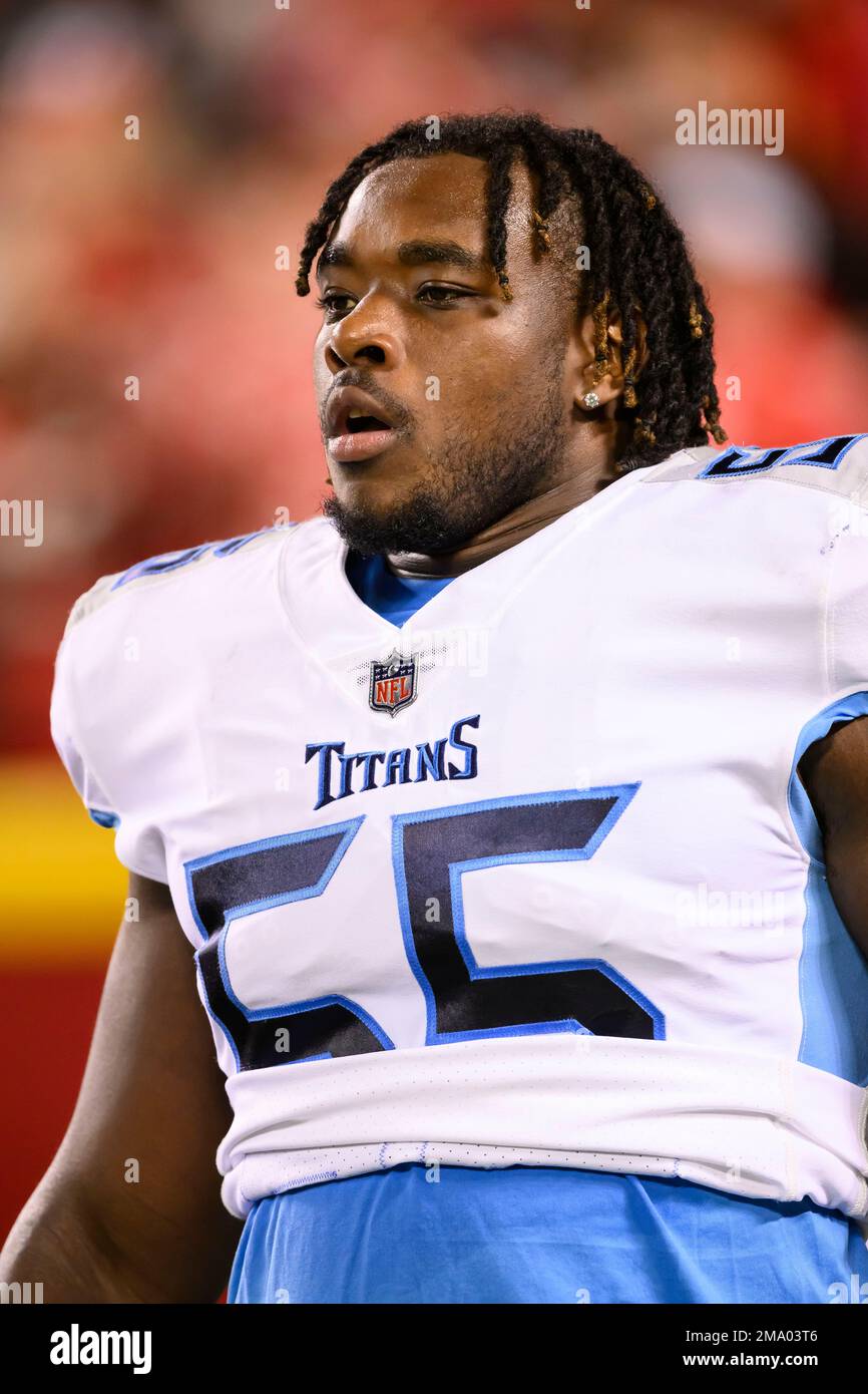 Tennessee Titans guard Aaron Brewer comes onto the field for the first ...