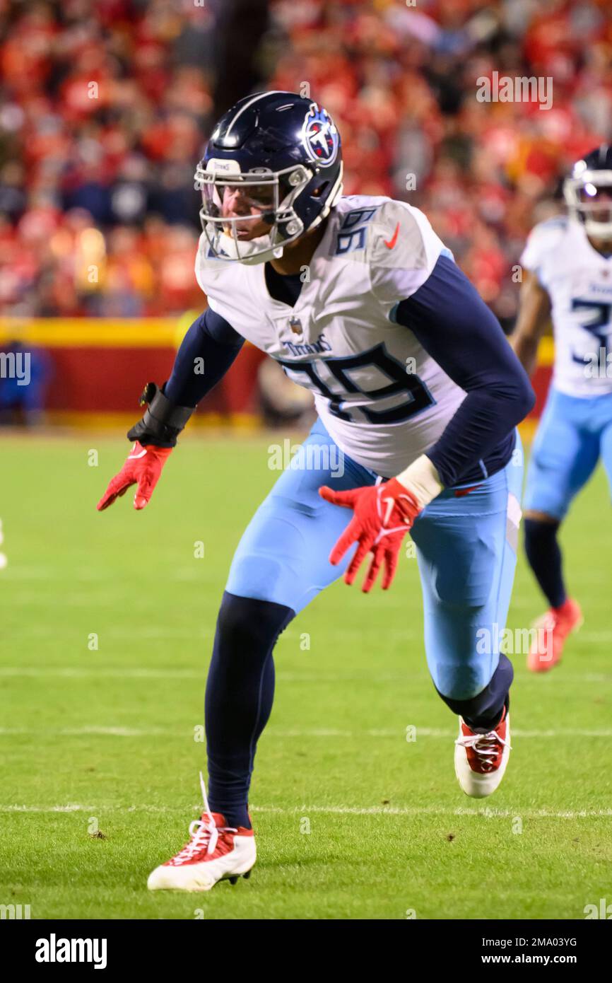 Tennessee Titans linebacker Rashad Weaver rushes against the Kansas ...