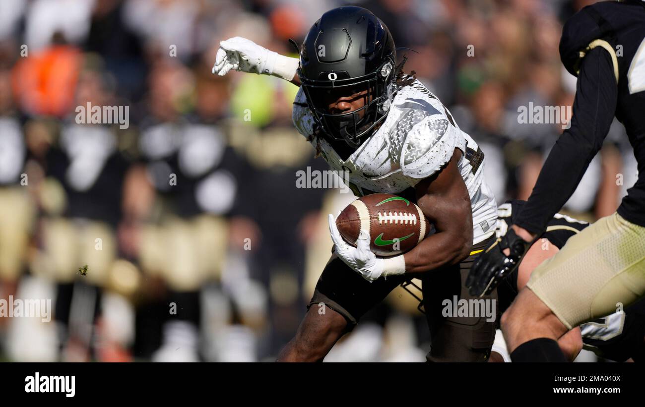 Oregon running back Noah Whittington (22) in the first half of an NCAA ...
