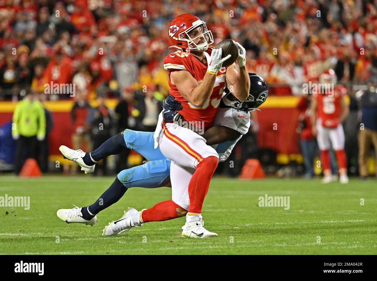 Kansas City Chiefs tight end Noah Gray (83) catches a pass against ...