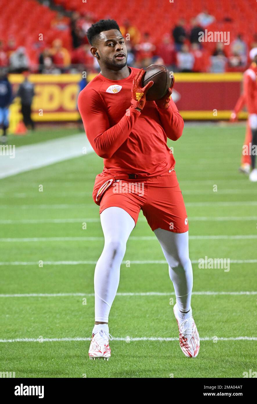 Kansas City Chiefs wide receiver JuJu Smith-Schuster (9) works out ...