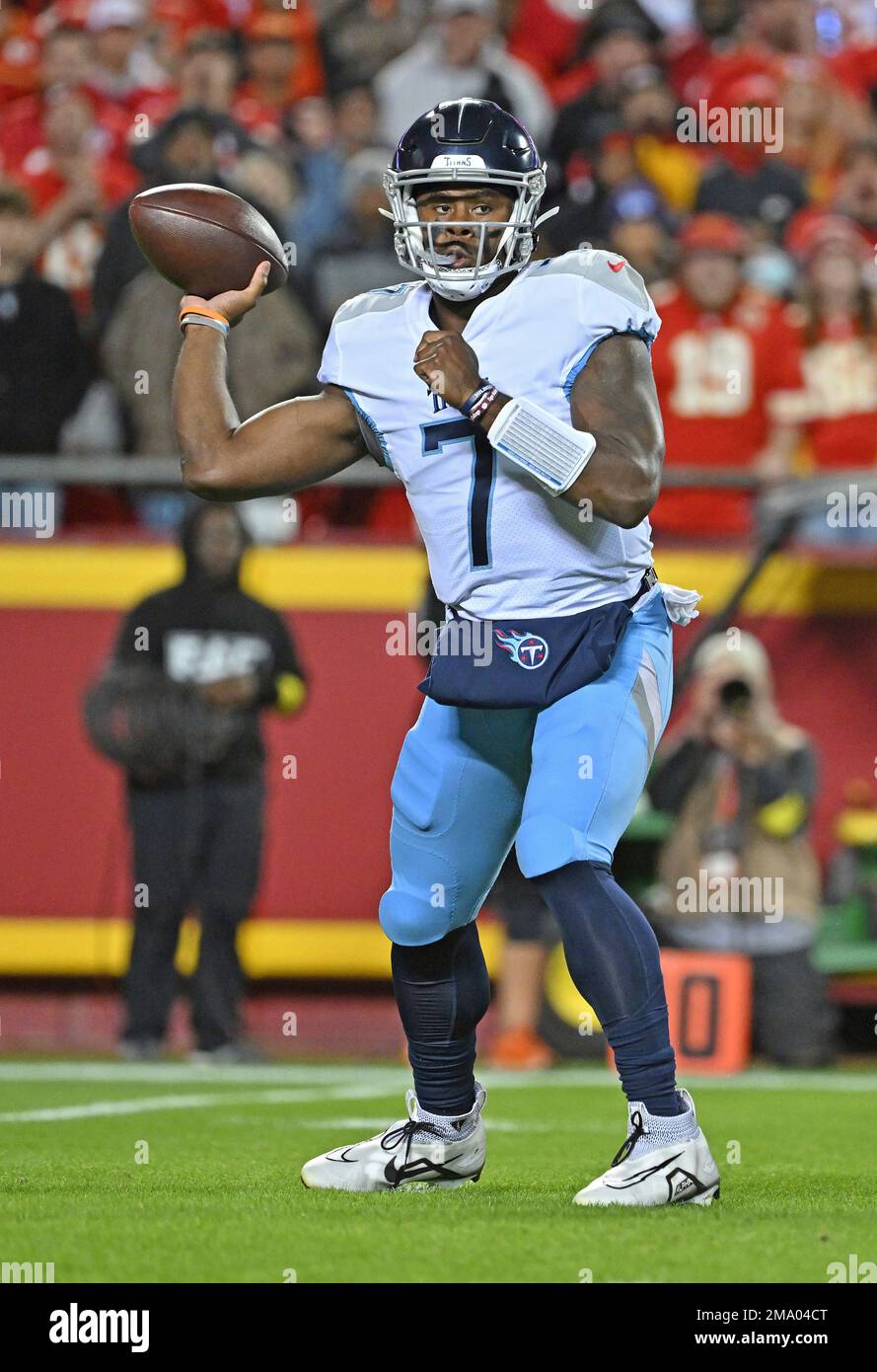 Tennessee Titans quarterback Malik Willis (7) throws a pass during an ...