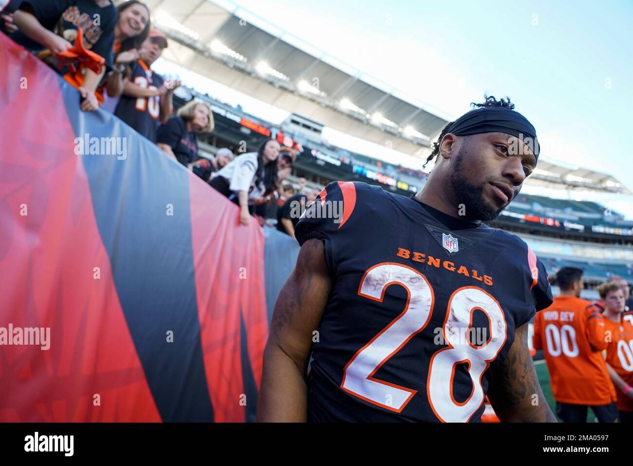Cincinnati Bengals running back Joe Mixon (28) leaves the field ...