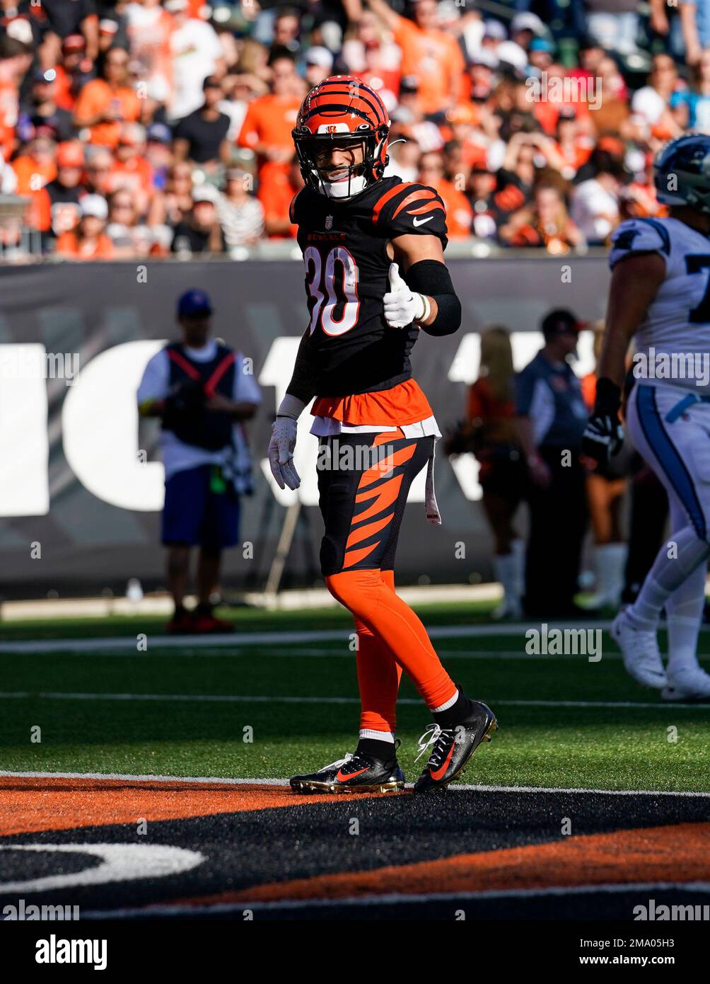 Cincinnati Bengals safety Jessie Bates III (30) gestures during an NFL ...