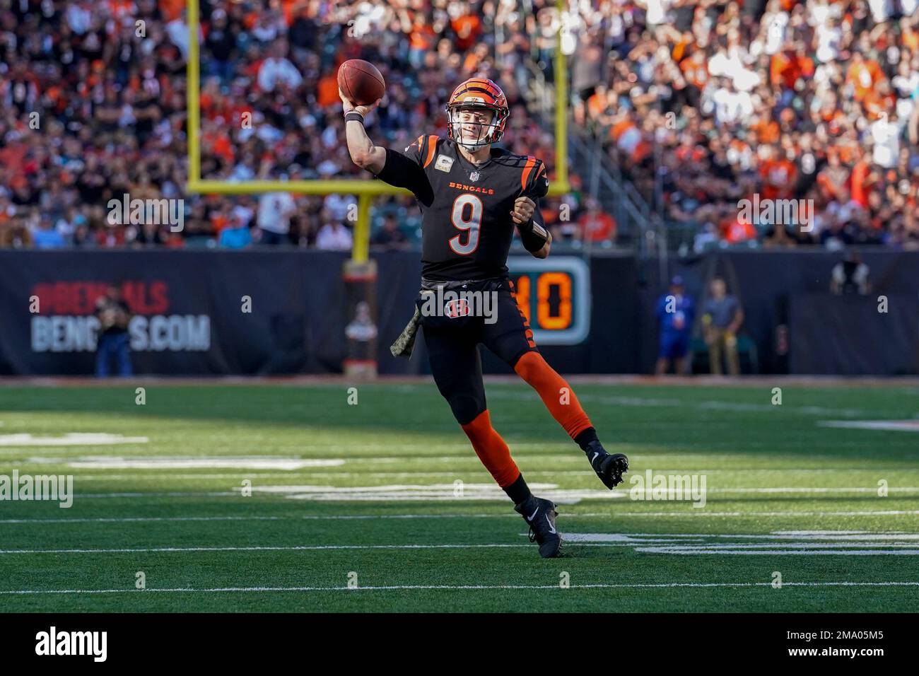 Cincinnati Bengals quarterback Joe Burrow (9) looks to pass during an ...