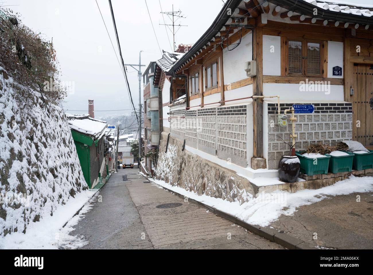 Korean hanoks hi-res stock photography and images - Alamy