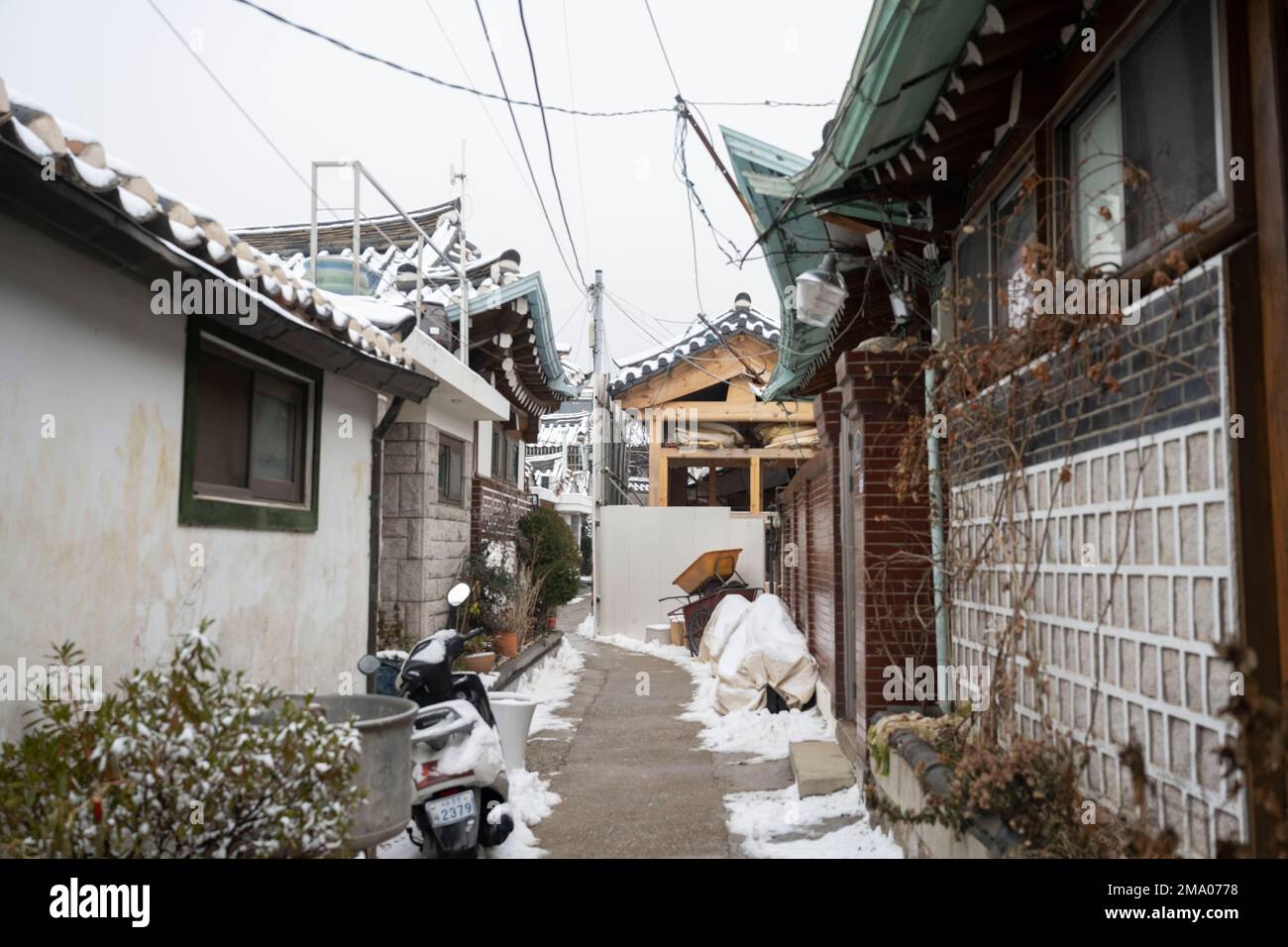 Korean hanoks hi-res stock photography and images - Alamy