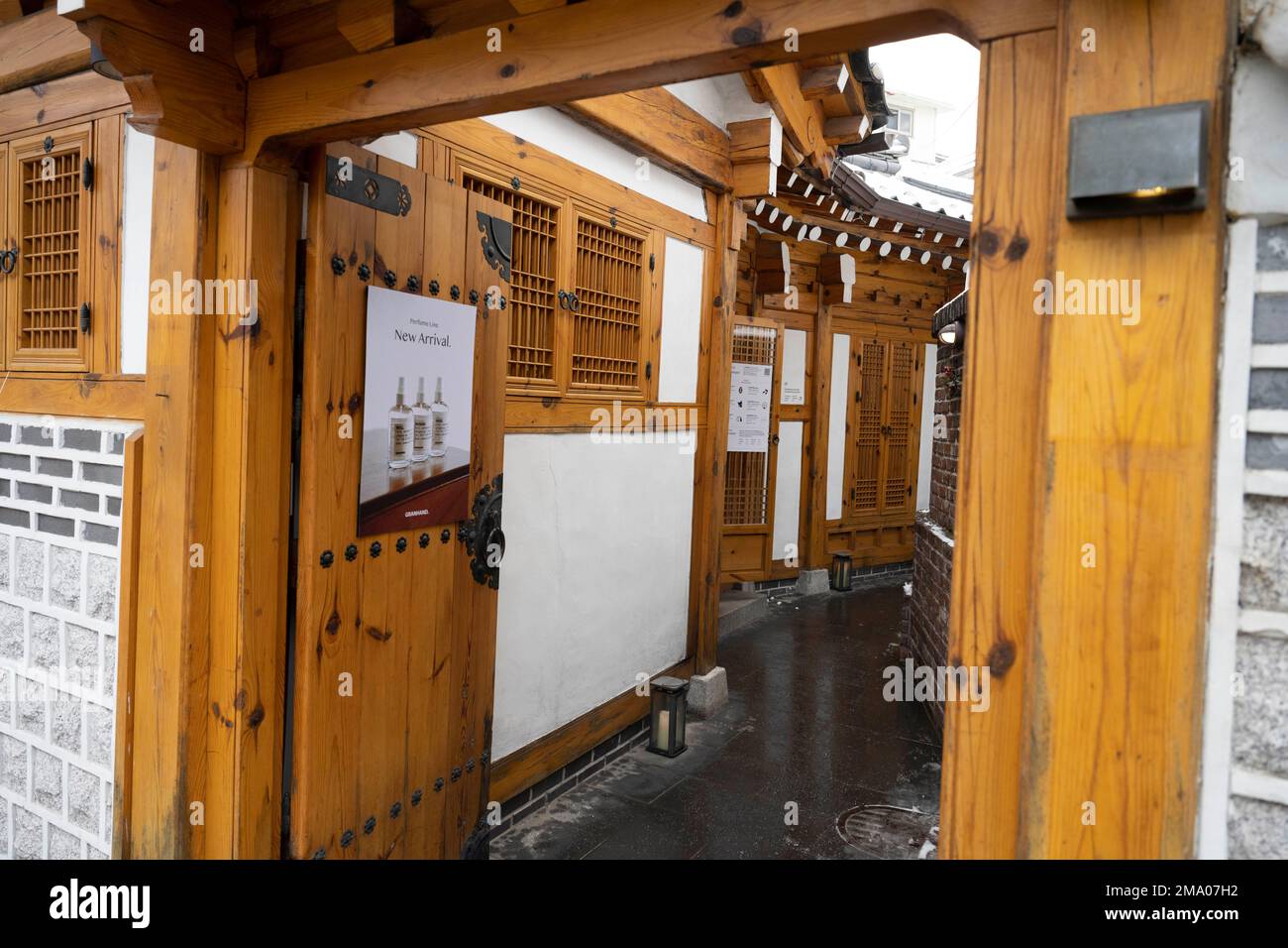 Korean hanoks hi-res stock photography and images - Alamy