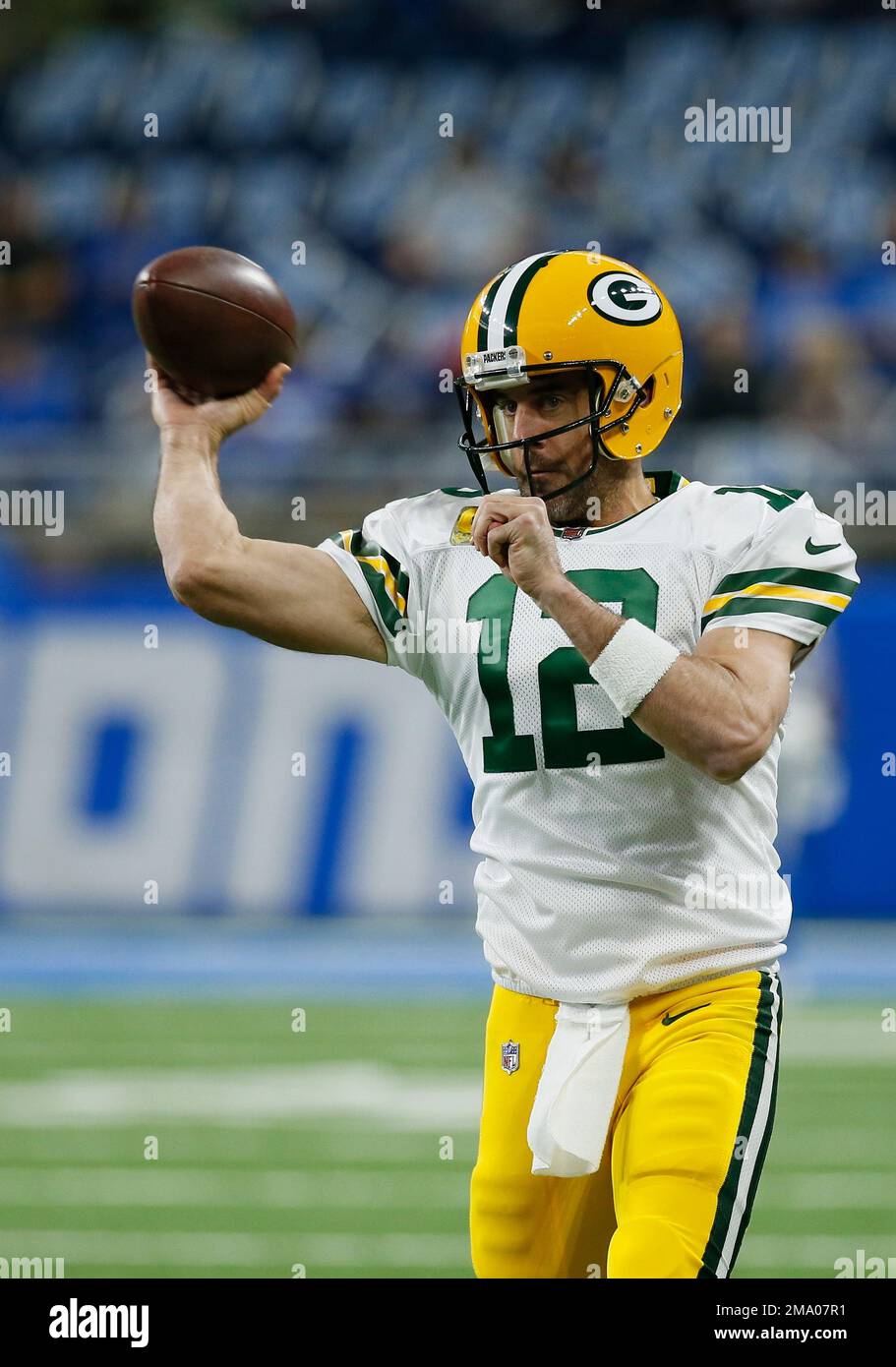 Green Bay Packers quarterback Aaron Rodgers (12) passes the ball while ...