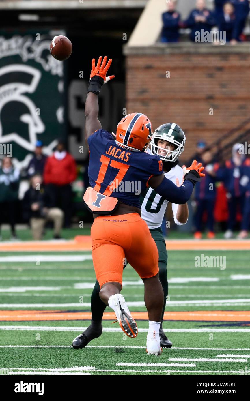 Michigan State quarterback Payton Thorne (10) passes the ball against ...