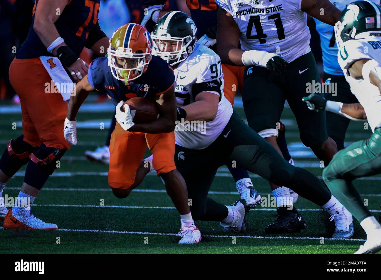 Illinois wide receiver Isaiah Williams (1) runs against Michigan State ...