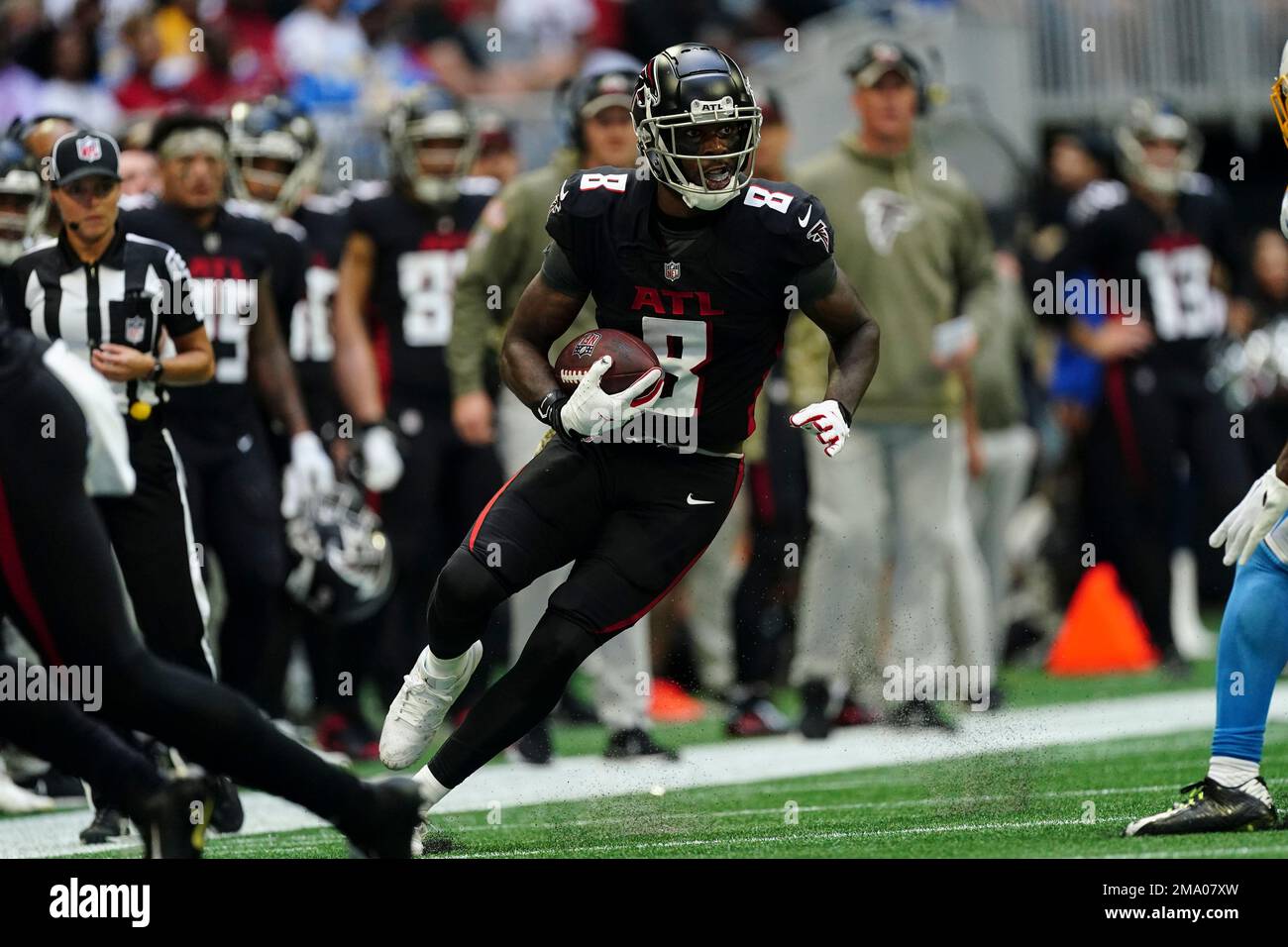 Atlanta Falcons tight end Kyle Pitts (8) runs after catch during an NFL ...