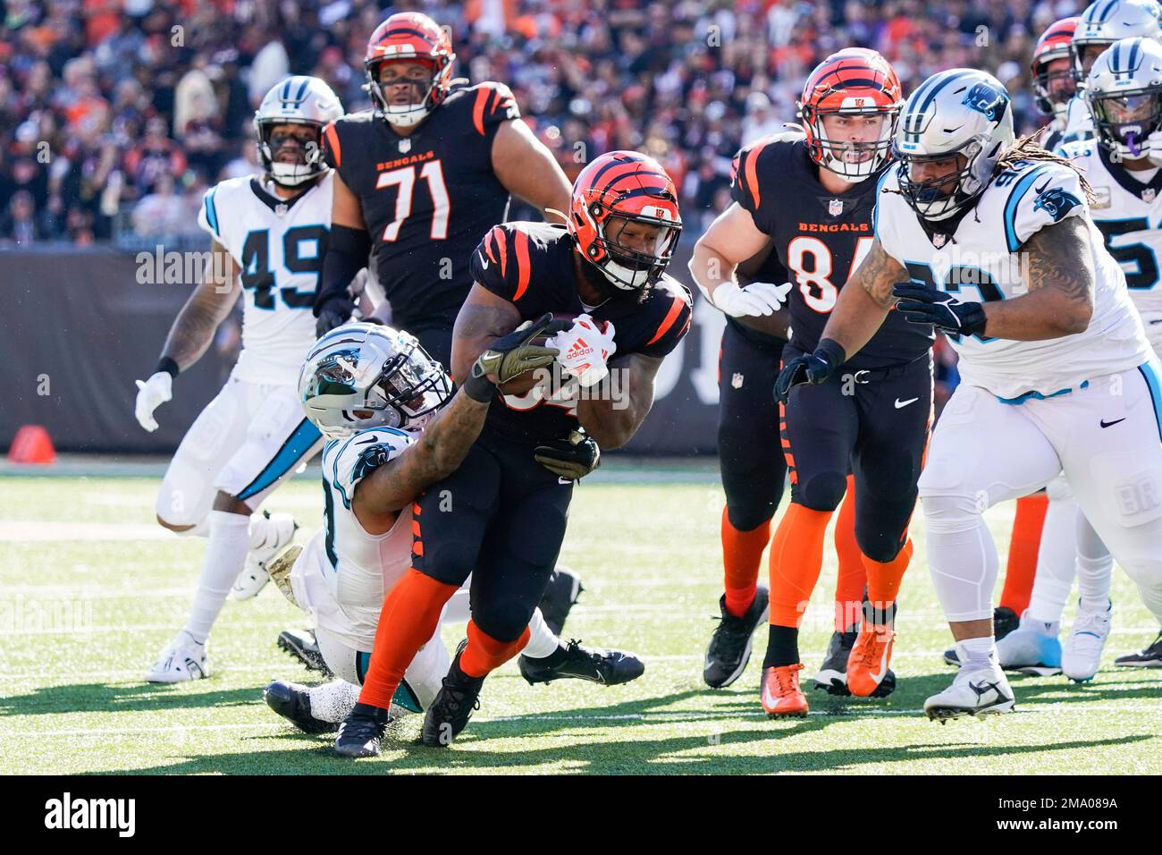 Cincinnati Bengals running back Samaje Perine (34) carries the ball as ...