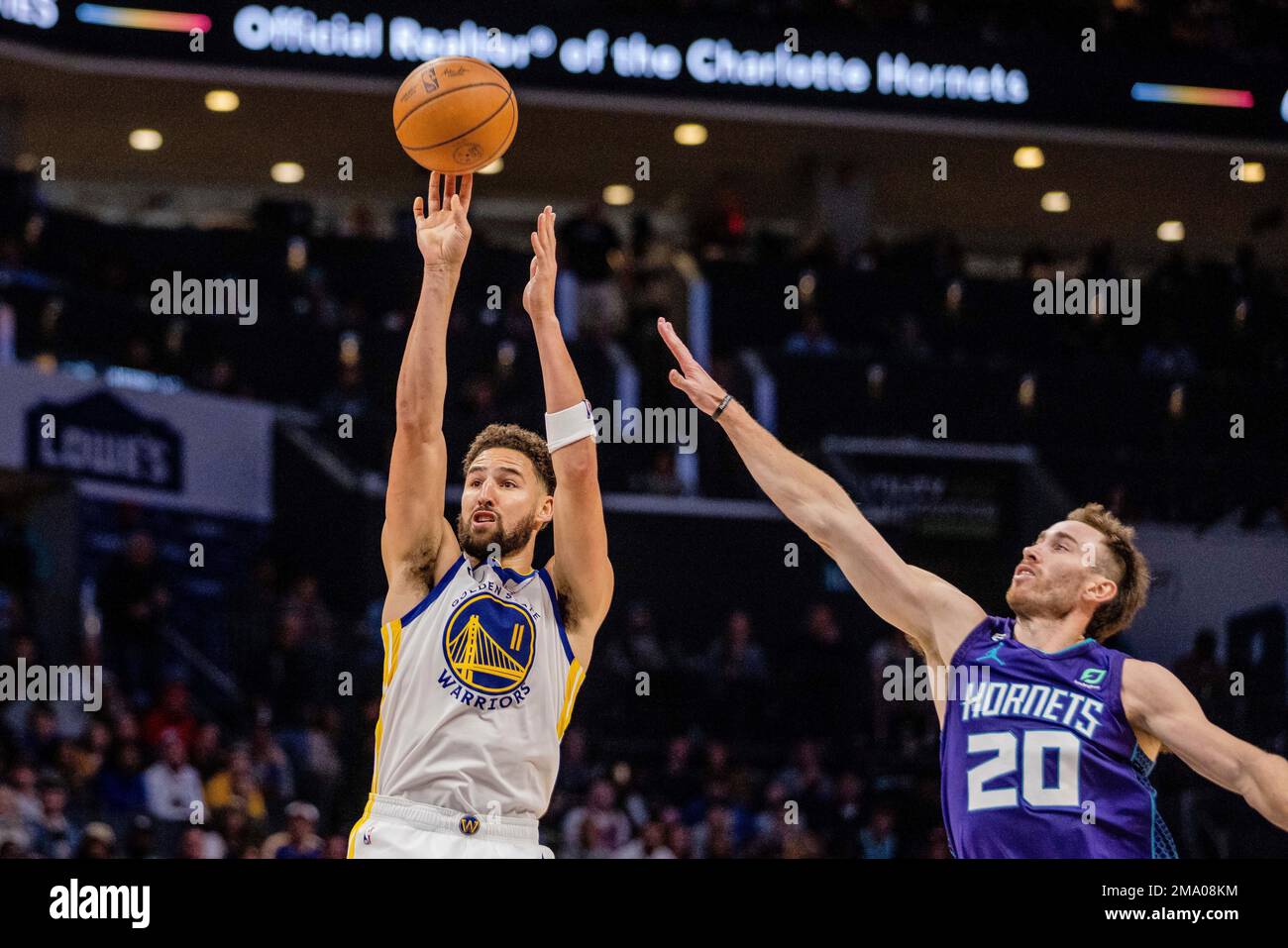 Golden State Warriors guard Klay Thompson (11) attempts a long jump ...