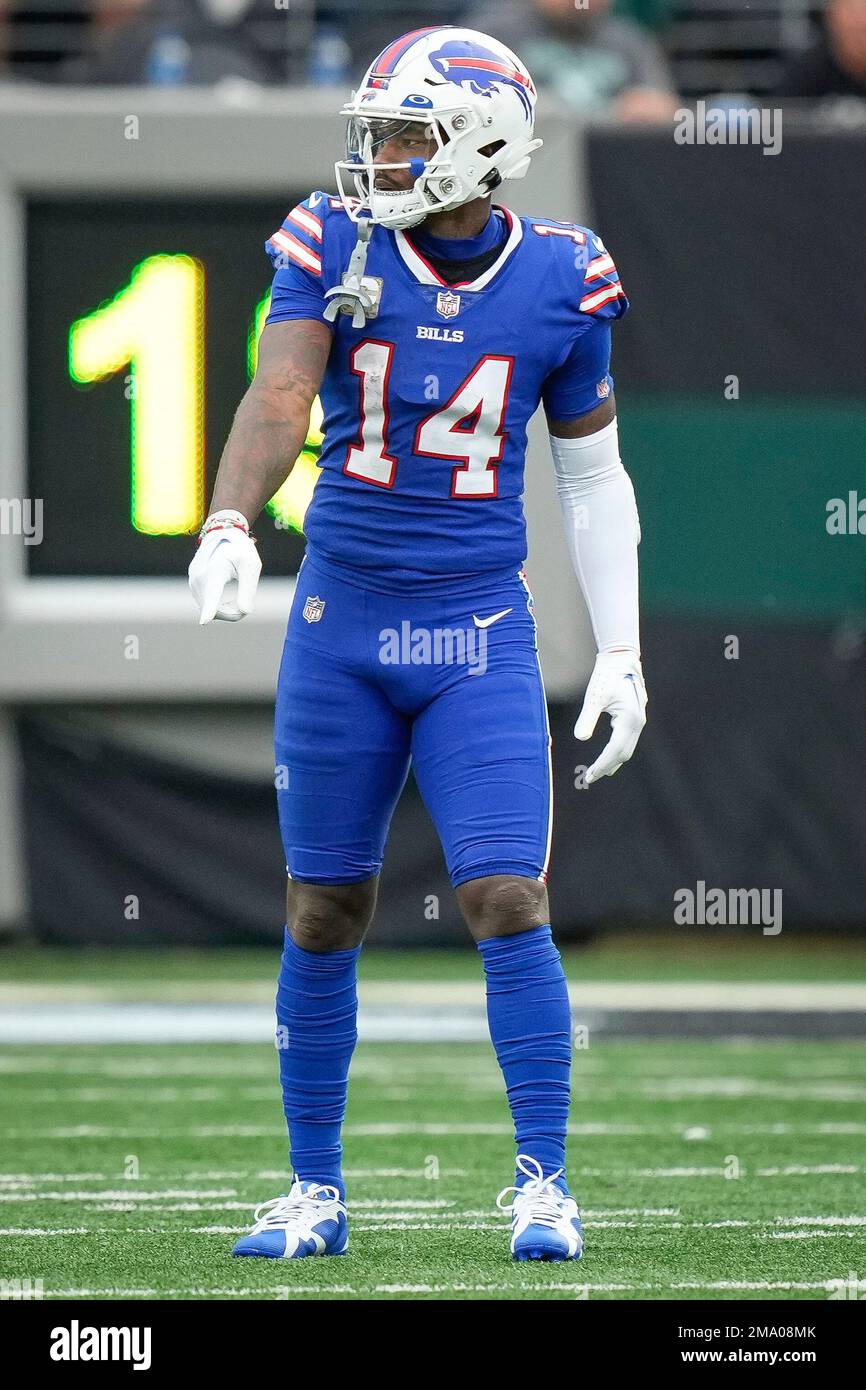 Buffalo Bills wide receiver Stefon Diggs (14) stands at he line of ...