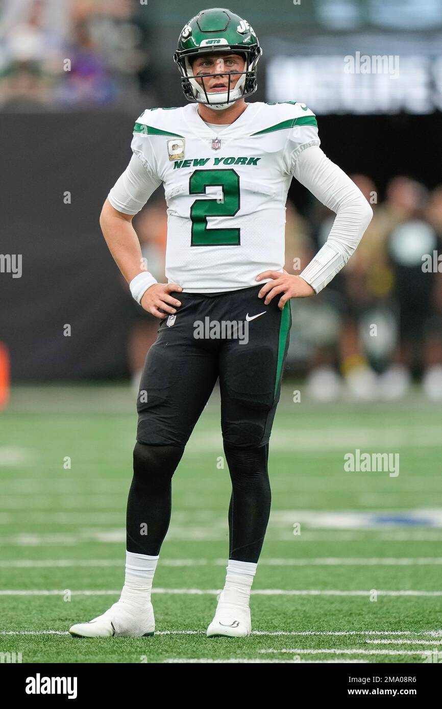 New York Jets quarterback Zach Wilson (2) stands at the line of ...
